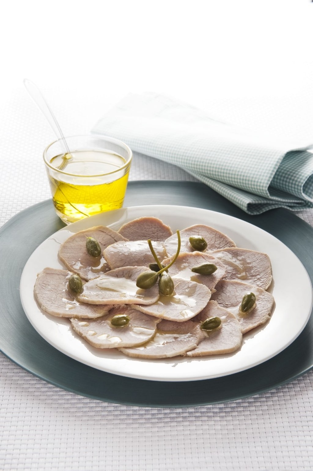 Ricetta Fettine di vitello con capperi e succo di limone - Cucchiaio d ...