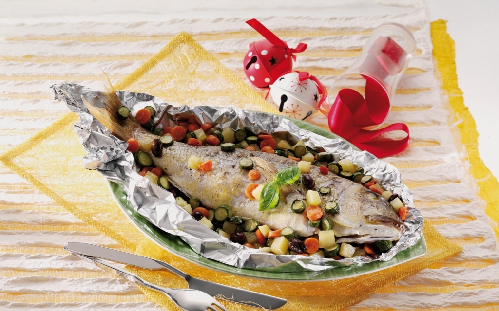 Ricetta branzino al cartoccio (spigola) - Cucchiaio d'Argento ...