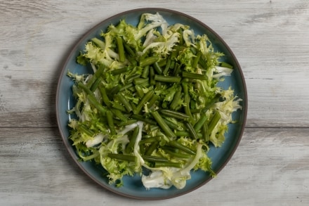 Ricetta Insalata riccia con fagiolini e ribes - Cucchiaio d'Argento