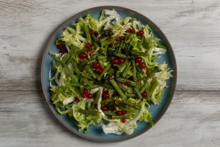 Ricetta Insalata riccia con fagiolini e ribes - Cucchiaio d'Argento
