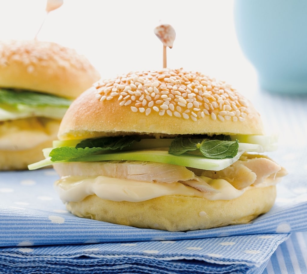 Ricetta Panini alla maionese di pollo e cetrioli - Cucchiaio d'Argento
