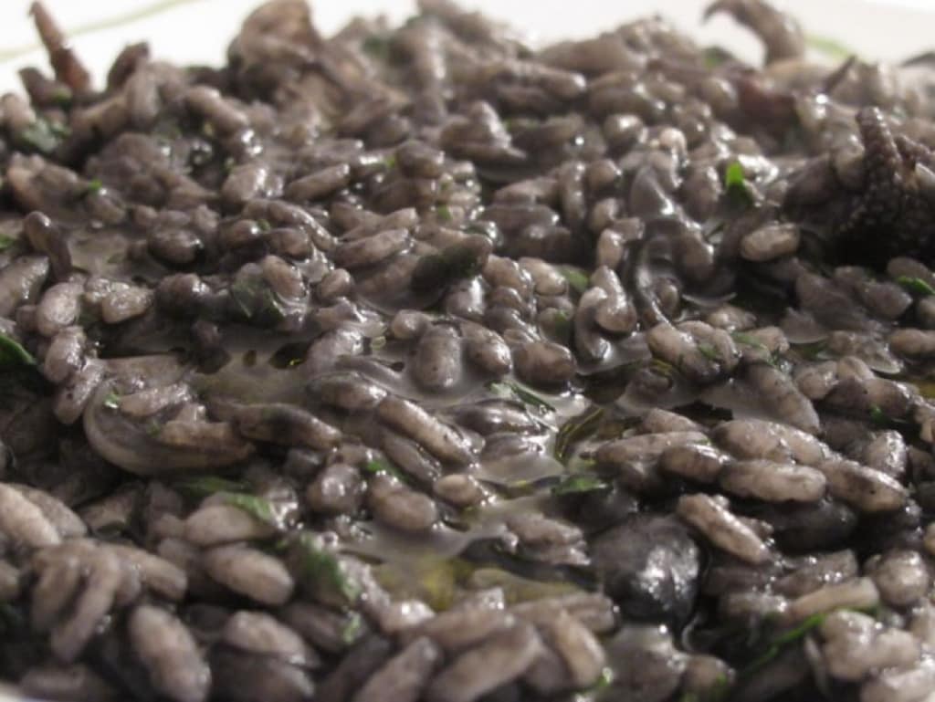 Ricetta Riso nero naturale con seppioline - Cucchiaio d'Argento
