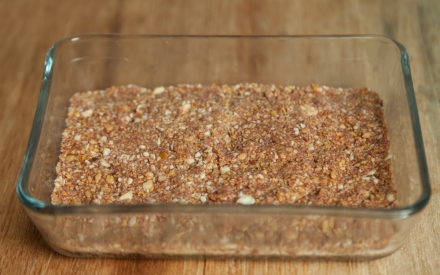 Ricetta Sbriciolata semi e noci con purea di albicocca - Cucchiaio d ...