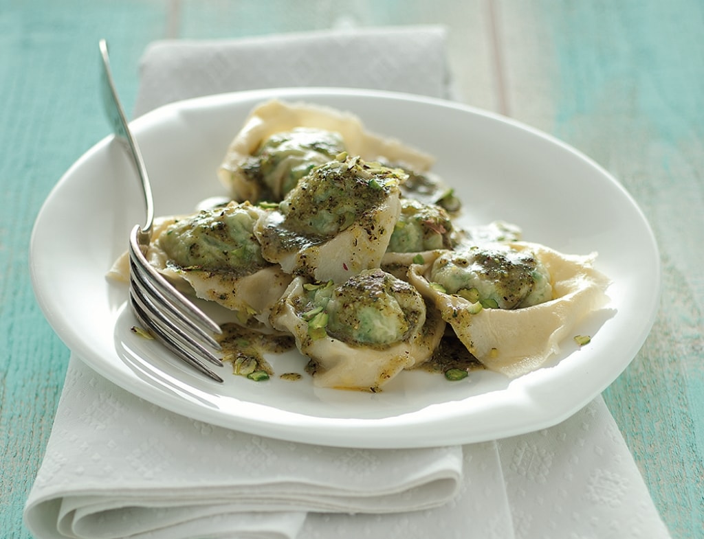 Ricetta Ravioli di pesce con erbe, pistacchi e timo - Cucchiaio d'Argento