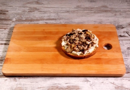 Ricetta Panettone farcito salato con caviale di limone e funghi ...