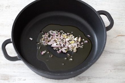 Ricetta Filetti di triglie in salsa allo zafferano con caponata di ...