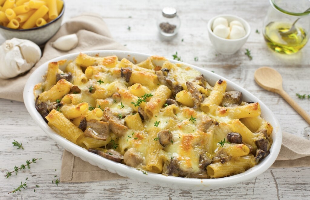 Ricetta Maccheroni gratinati ai funghi e mozzarella - Cucchiaio d'Argento