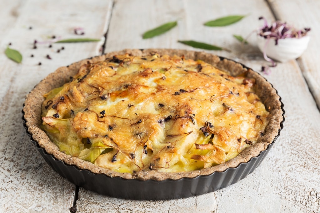 Ricetta Crostata salata con germogli di ravanello - Cucchiaio d'Argento