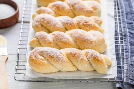 Ricetta Treccine dolci - Cucchiaio d'Argento