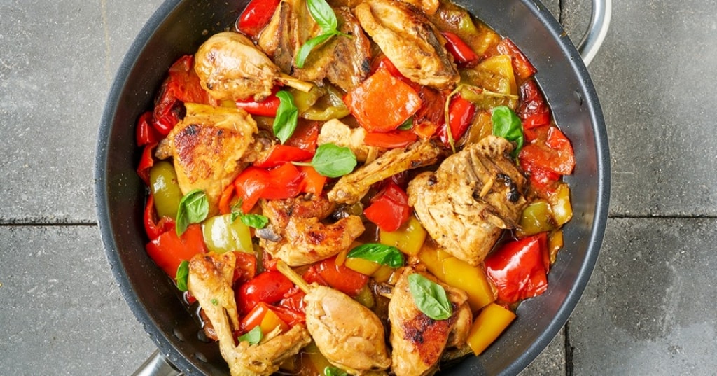 Ricetta Pollo e peperoni in padella - Cucchiaio d'Argento