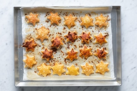Ricetta Stelline di pasta sfoglia salate - Cucchiaio d'Argento