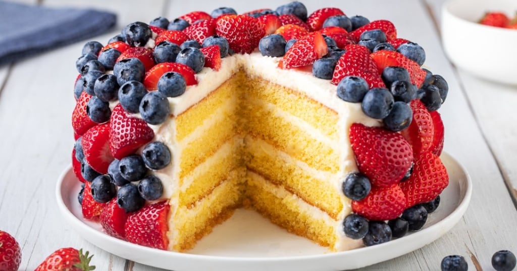 Ricetta Torta scenografica con le fragole - Cucchiaio d'Argento