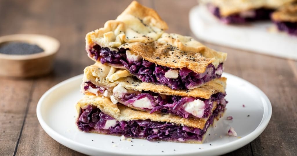Ricetta Erbazzone con cavolo viola e feta - Cucchiaio d'Argento