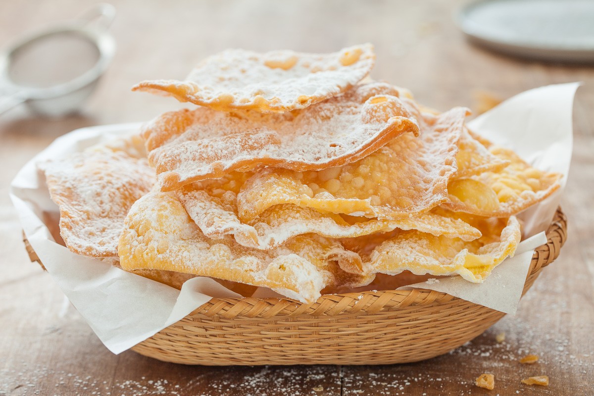 Bugie, chiacchiere, crostoli, frappe e galani: l’Accademia della Crusca ...